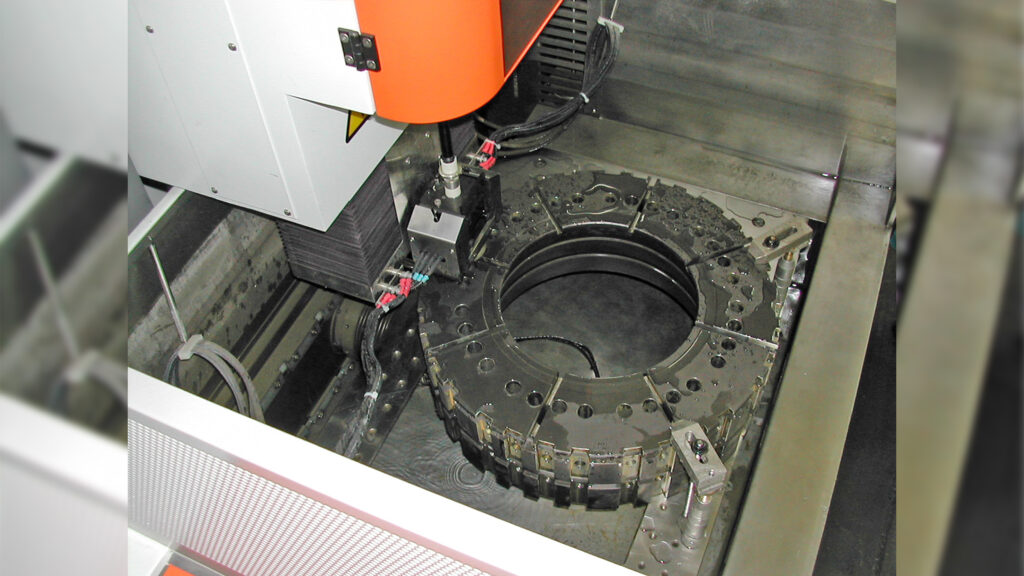 EDM Centre (Electro Discharge Machining) - Costruzioni Novicrom